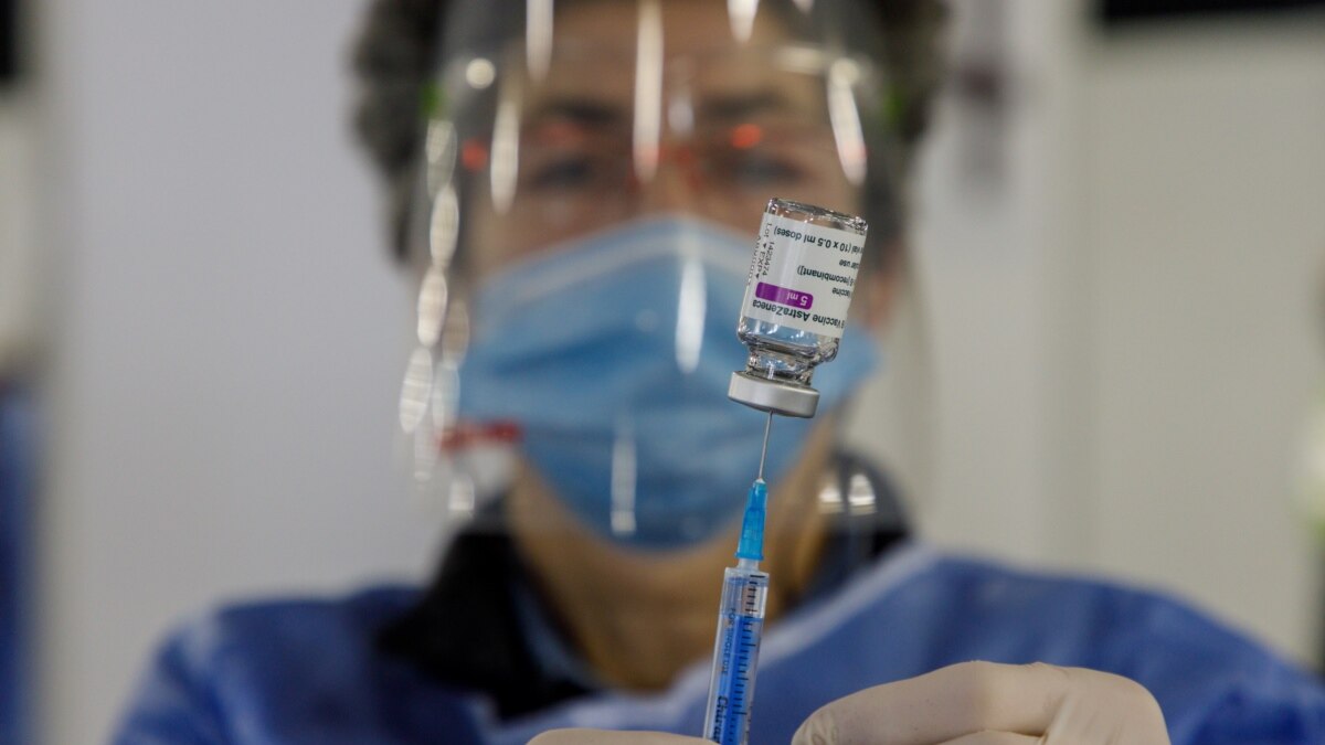 Регулаторът на ЕС смята че е възможна връзка между ваксината на Astrazeneca и рядко срещана