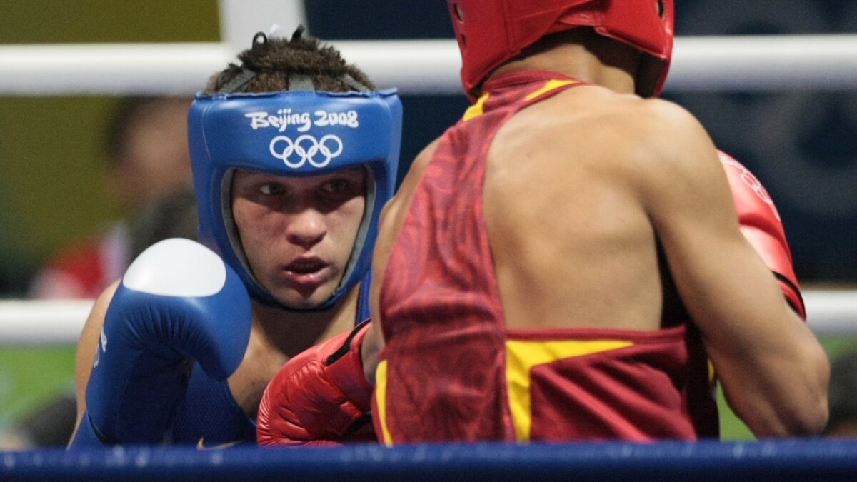 Jacobs Defeats Ukraine’s Derevyanchenko To Win Middleweight Boxing Title