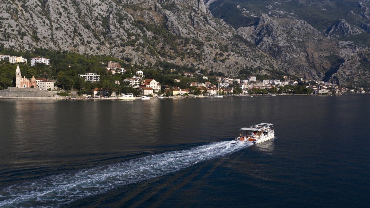 Rusi, Balkanci i još poneko bez testa i vakcine na crnogorsko more