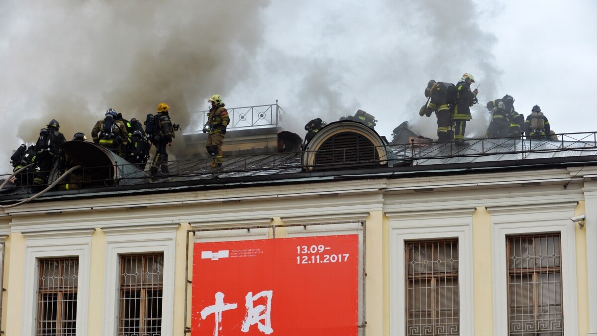 Fire Breaks Out At Moscow's Pushkin Museum