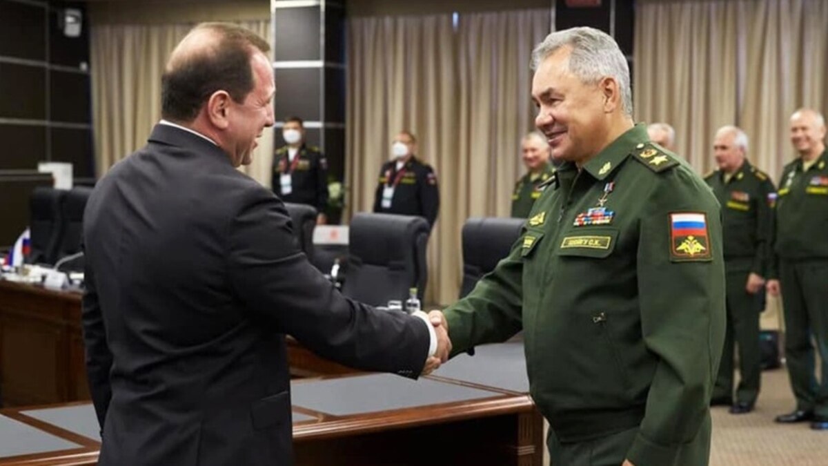 Armenian Defense Chief Visits Moscow