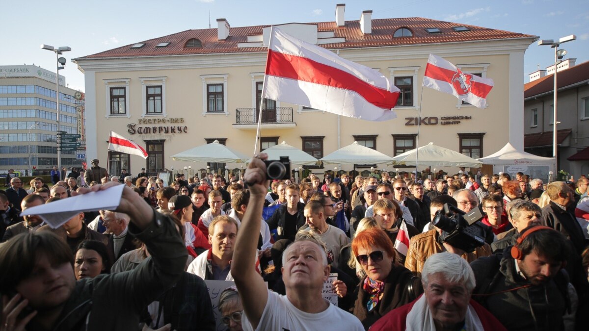 «Russians Go Home!». У Менску прайшоў «Народны сход» супраць расейскай ...