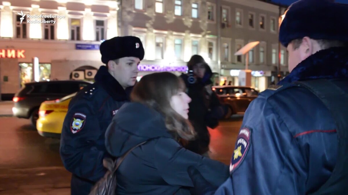 Activists Detained In Moscow Along With Rfe Rl Journalists