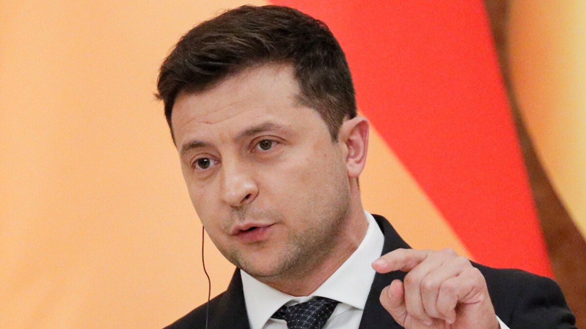 Ukrainian President Signs 'Anti-Oligarch Law'