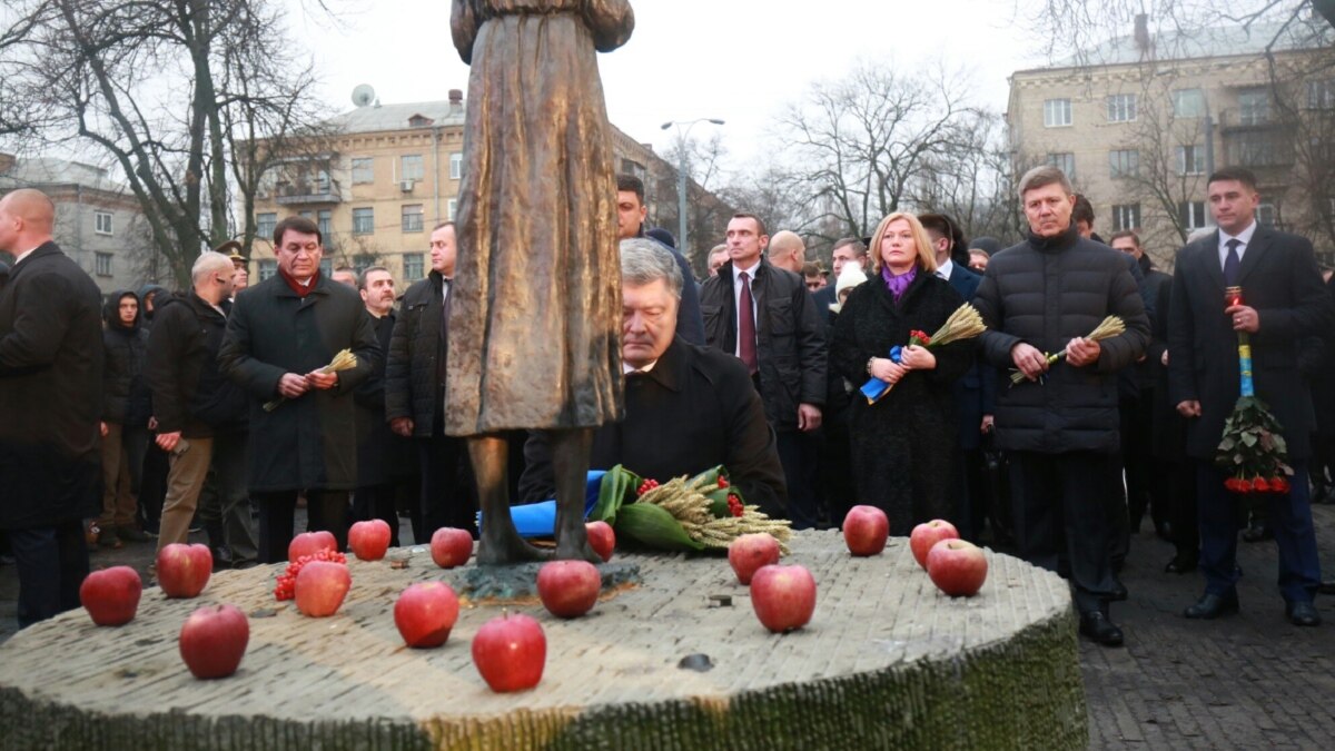 Ukraine's Poroshenko Calls On Russia To 'Repent' For Holodomor
