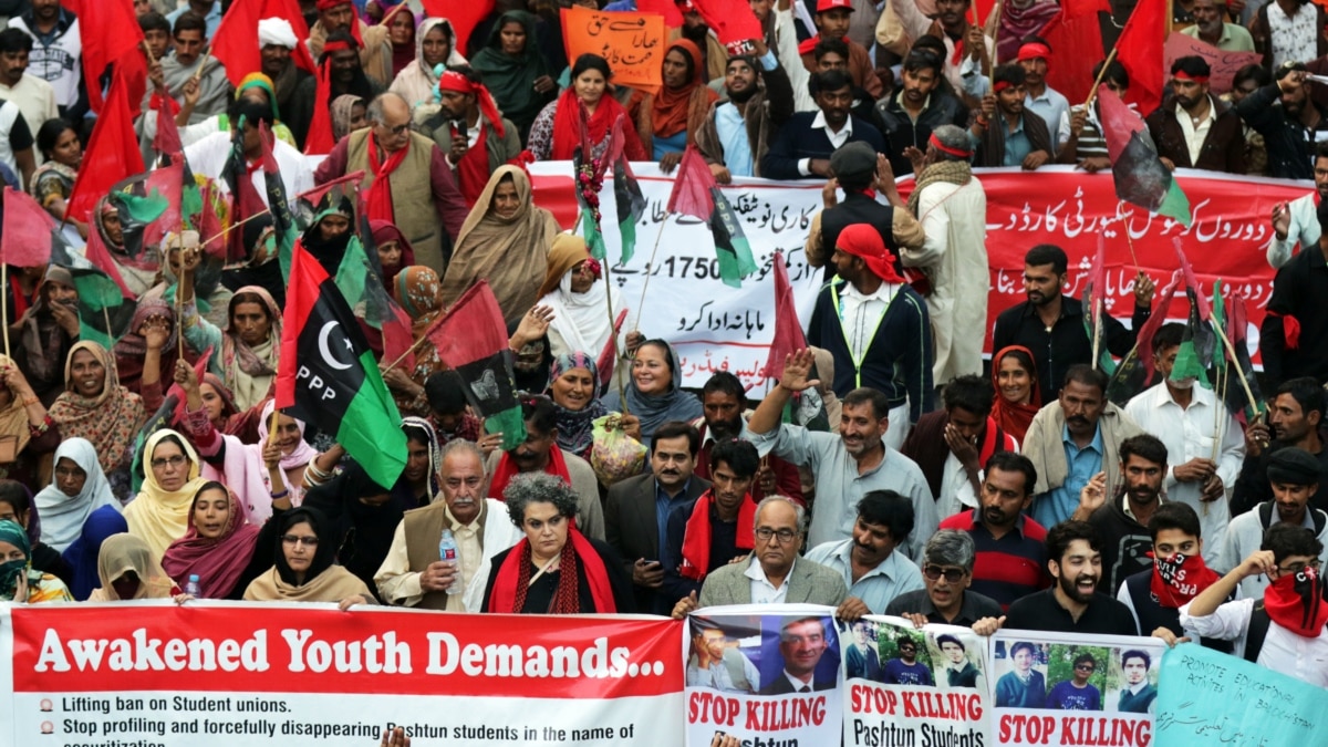 Pakistan Urged To End 'Crackdown' On Student Protests