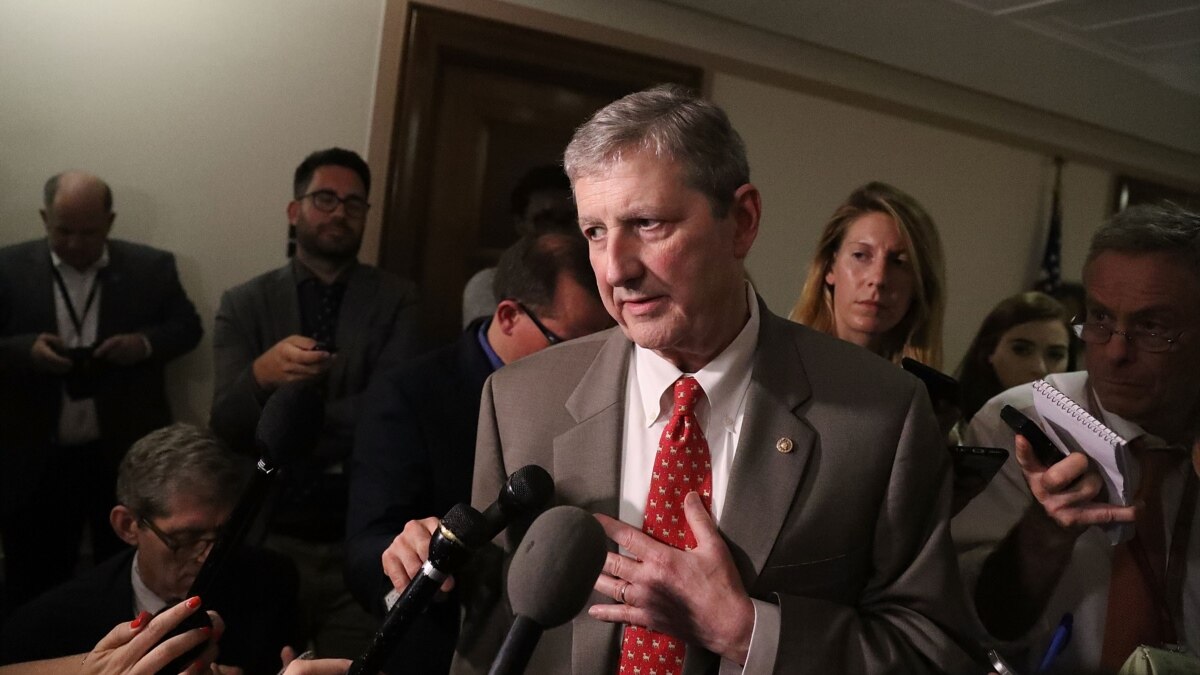 U.S. GOP Senator Blasts Putin, Russia's 'Mafia' Government