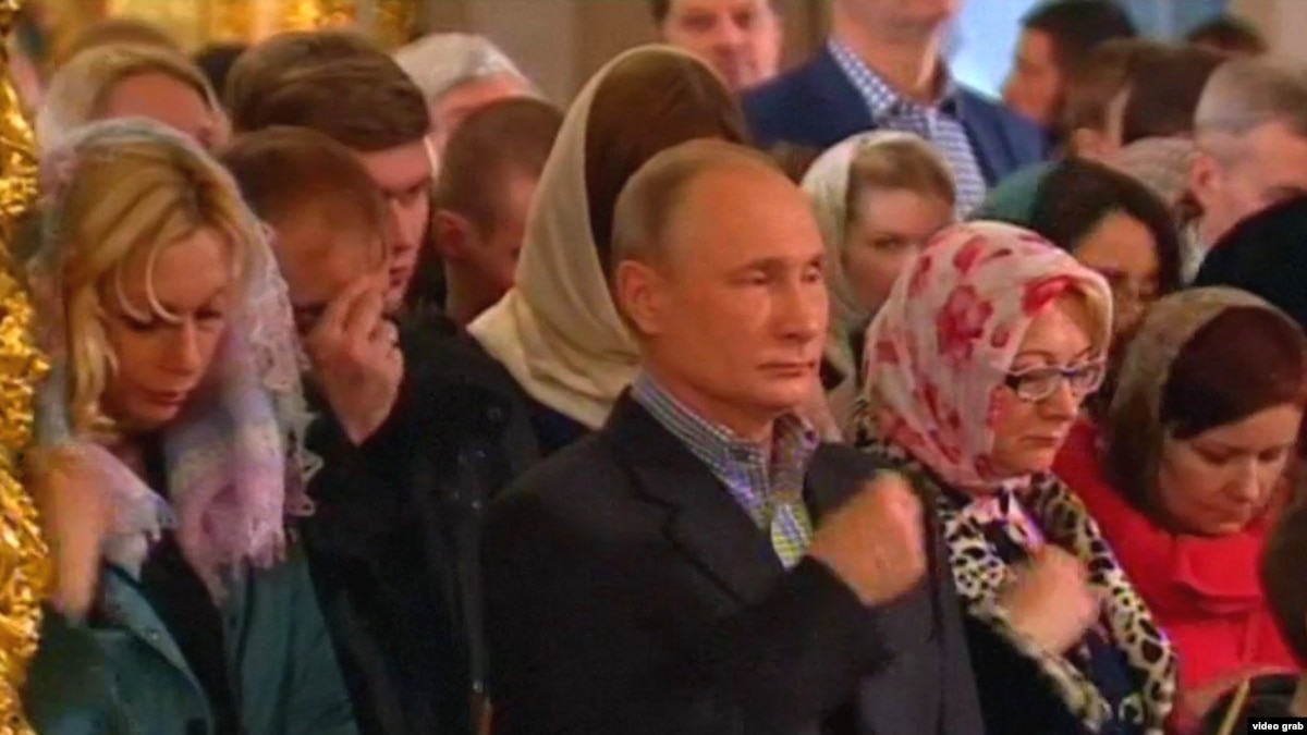 Putin, Medvedev Attend Orthodox Christmas Services