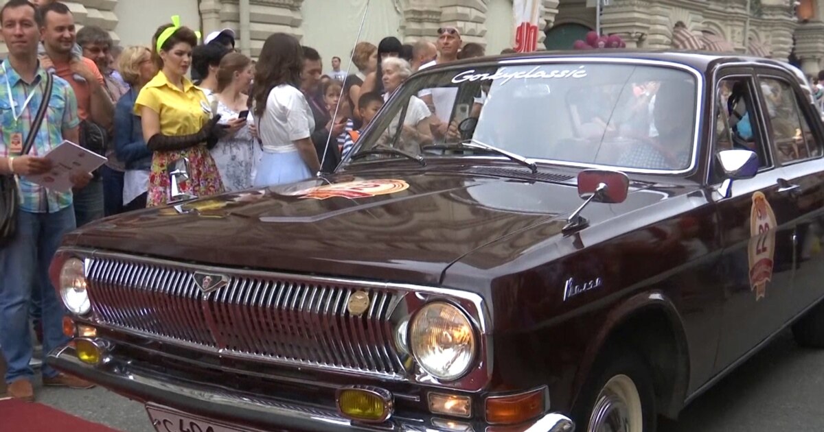 Soviet-Era Cars On Parade In Moscow