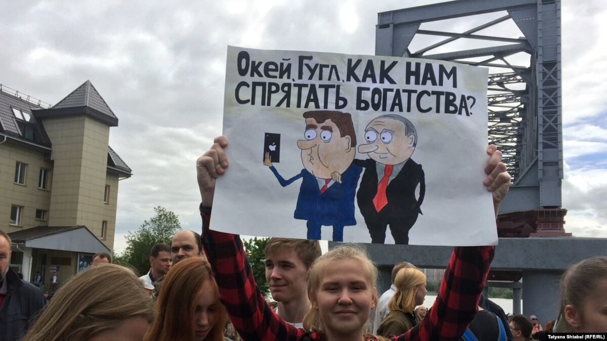 Eye-Popping Signs From Russia's Opposition Protests