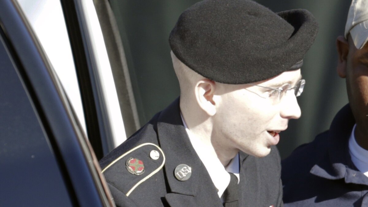 Manning Apologizes In Court, Says Actions Hurt U.S.
