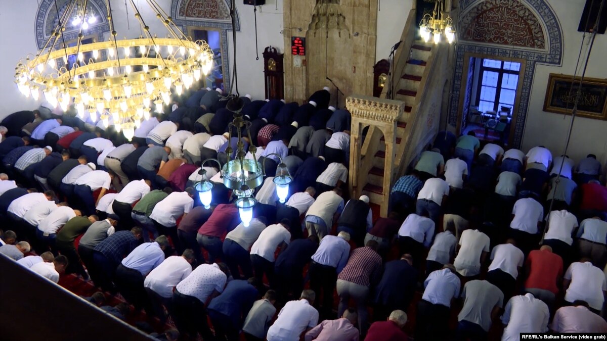 Muslims In Kosovo Celebrate End Of Hajj