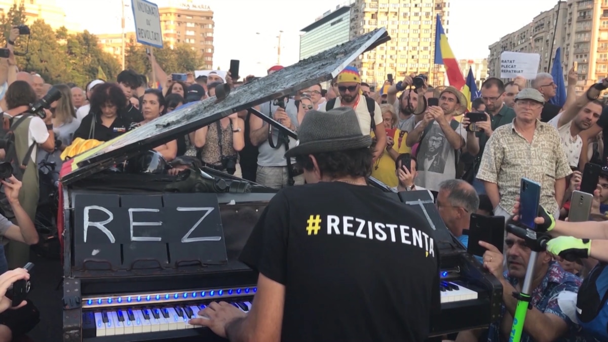 Thousands In Bucharest Protest Against Police