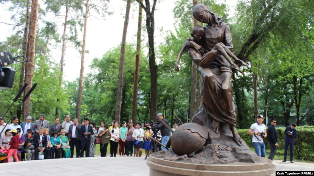 Kazakhstan Unveils Monument To Victims Of Soviet-Era Famine