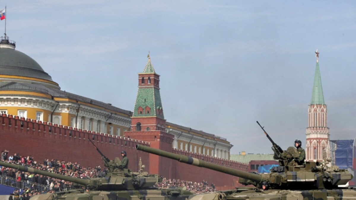 Russia: Moscow Displays Heavy Weapons In Victory Day Parade