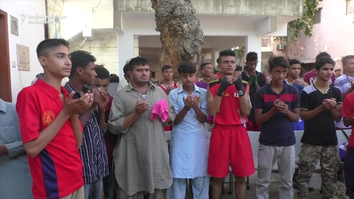 Pakistani Boxing Fans Hold Memorial For Muhammad Ali