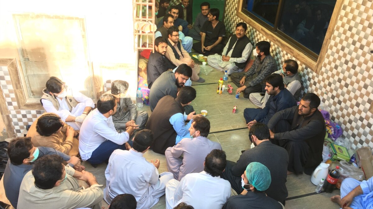 Pakistani Medical Workers Protest Lack Of Protective Equipment