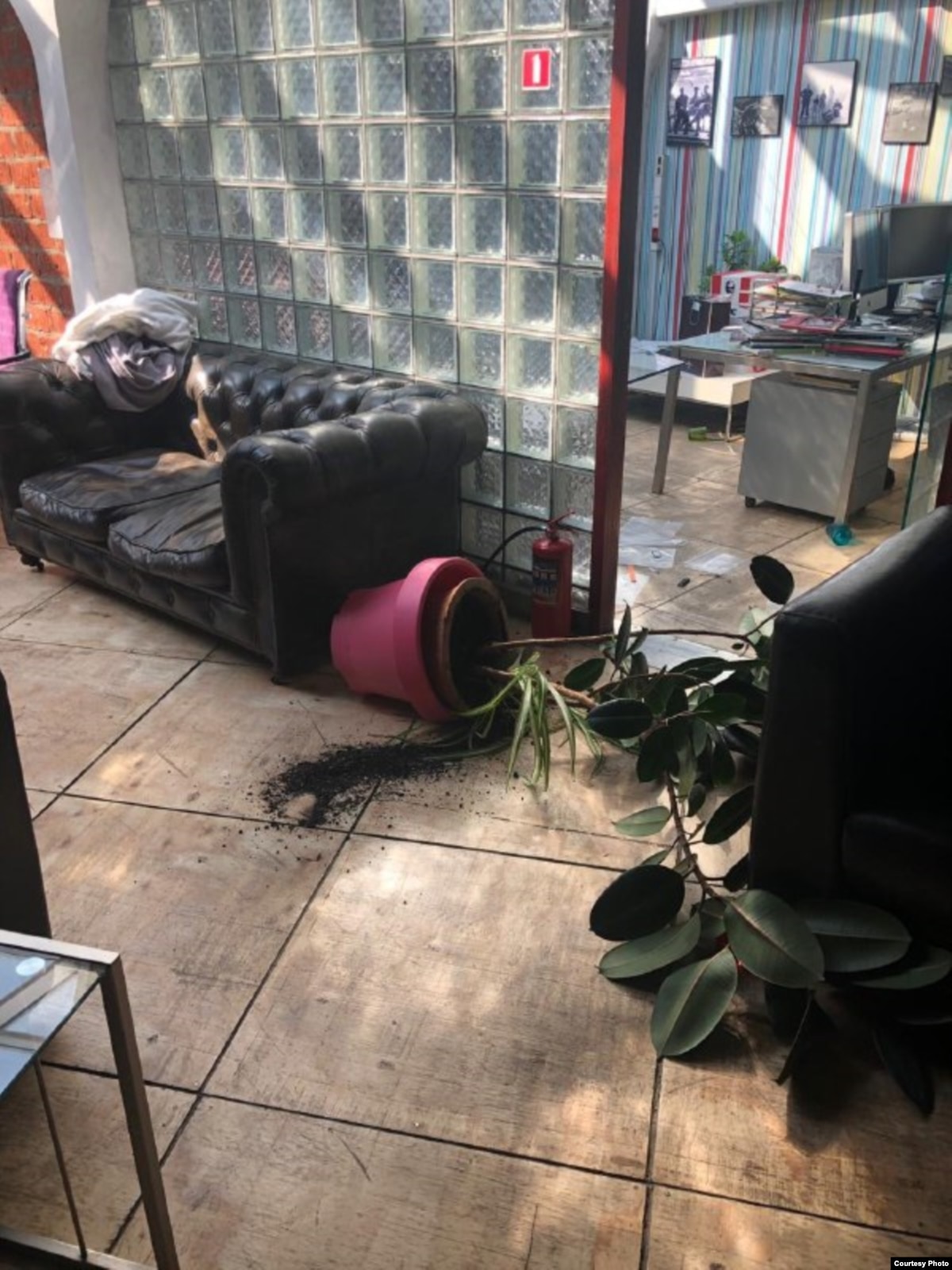 Russian Online Journal Snob's Offices Ransacked, Equipment Destroyed