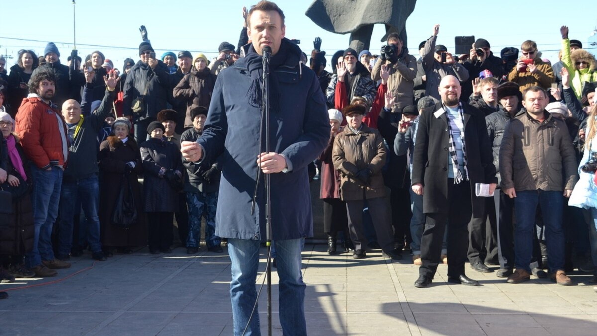Some 3,500 Navalny Supporters Rally In Novosibirsk
