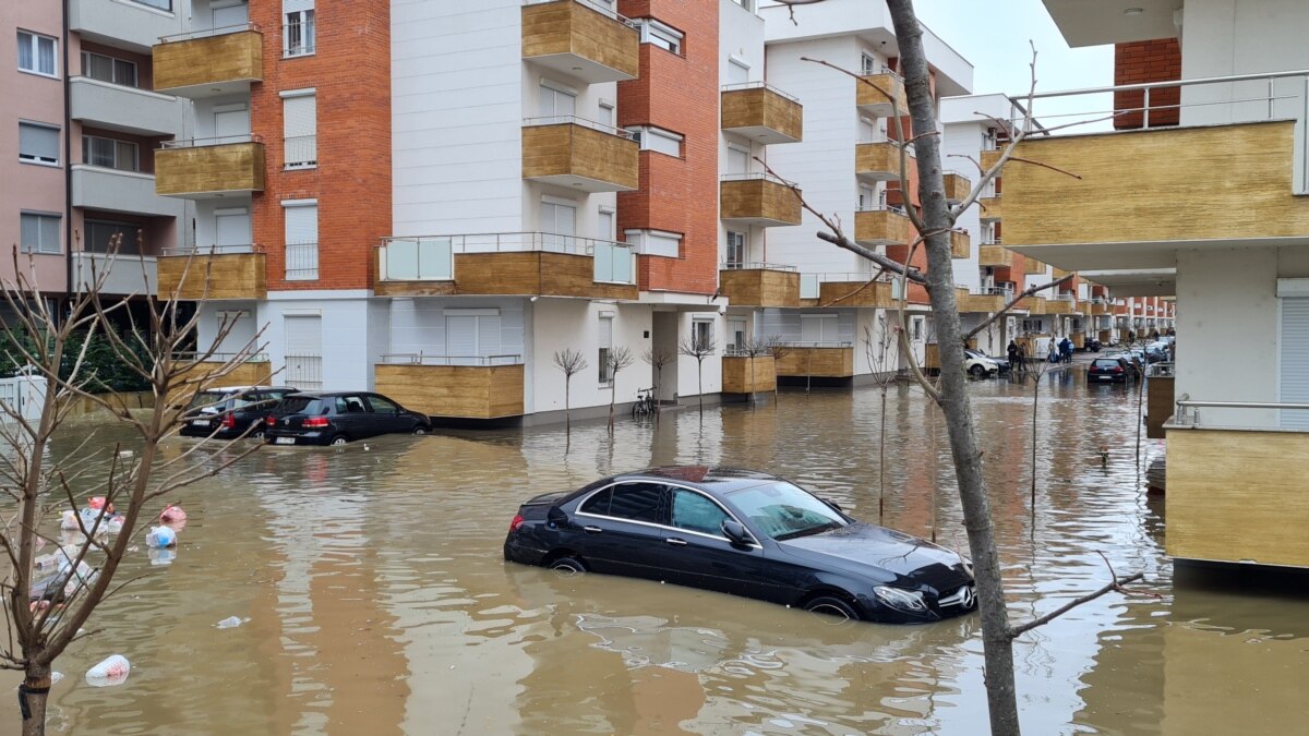 Vërshimet përmes fotografive