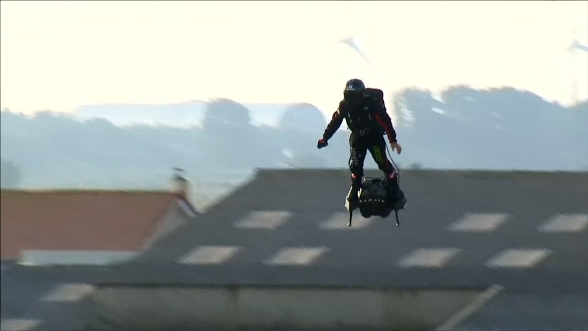 English Channel Crossed On Jet-Powered Hoverboard