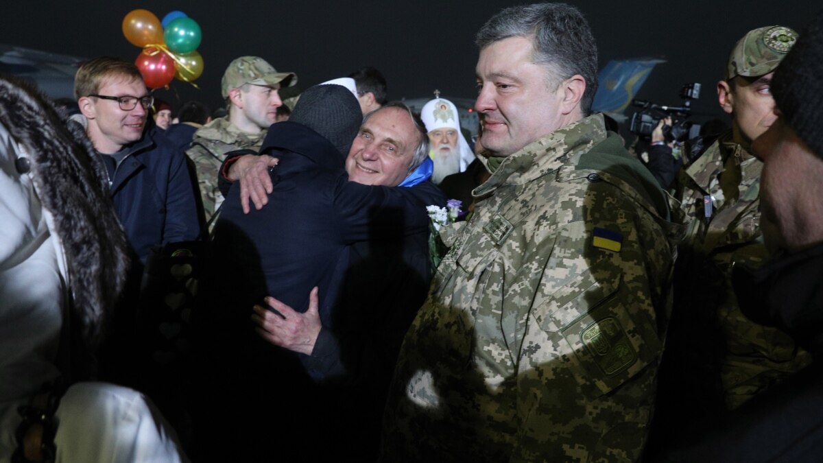 After Prisoner Swap, Poroshenko Seeks Return Of Ukrainians Held By Russia