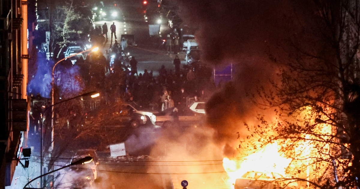 Tramp razmatra opcije u vezi sa Iranom dok smrtonosni protesti i dalje ...