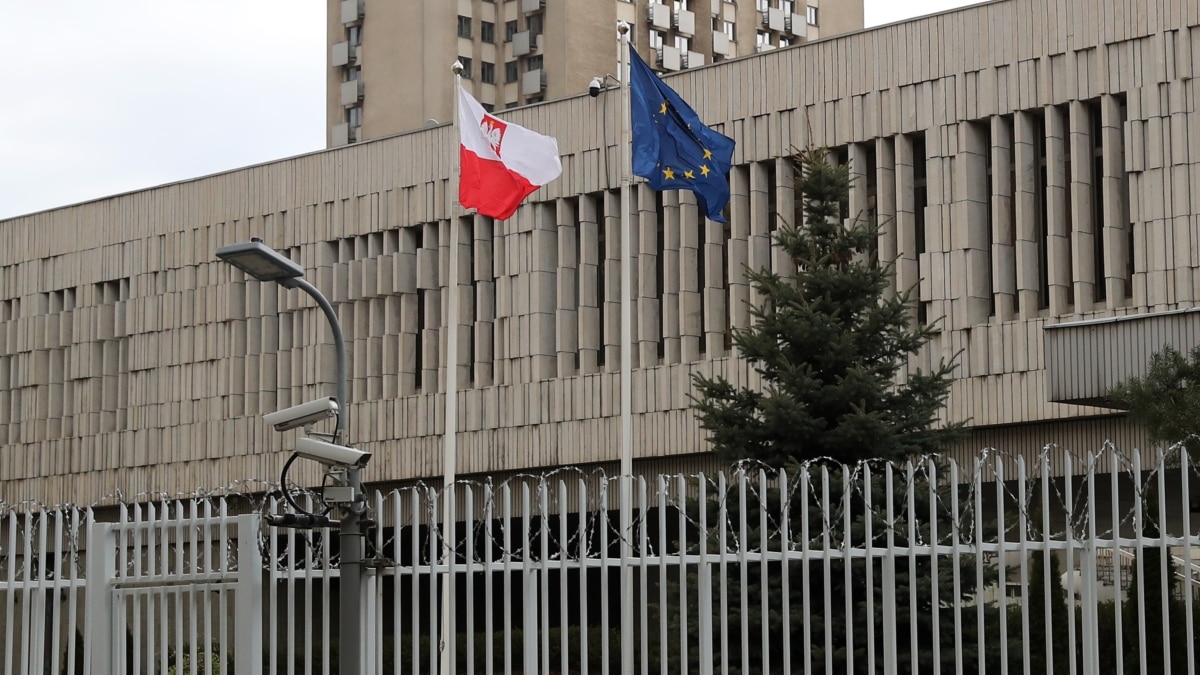 Russia Closes Polish Consulate In Smolensk In Retaliation For ...