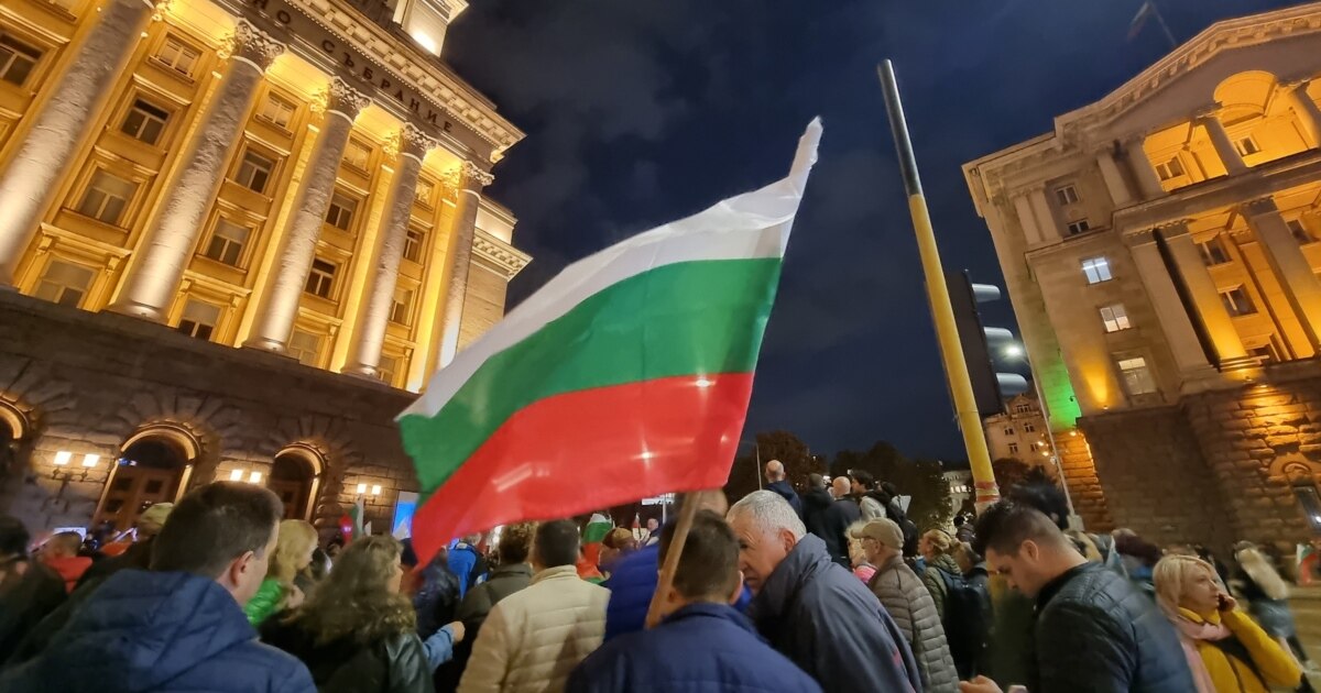Три минути: Намериха се липсващите гласове на "Величие". И Пеевски ...