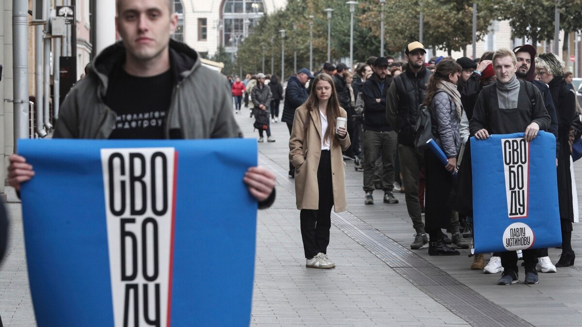 The Week In Russia: Survey Says: Russians Want More Rights