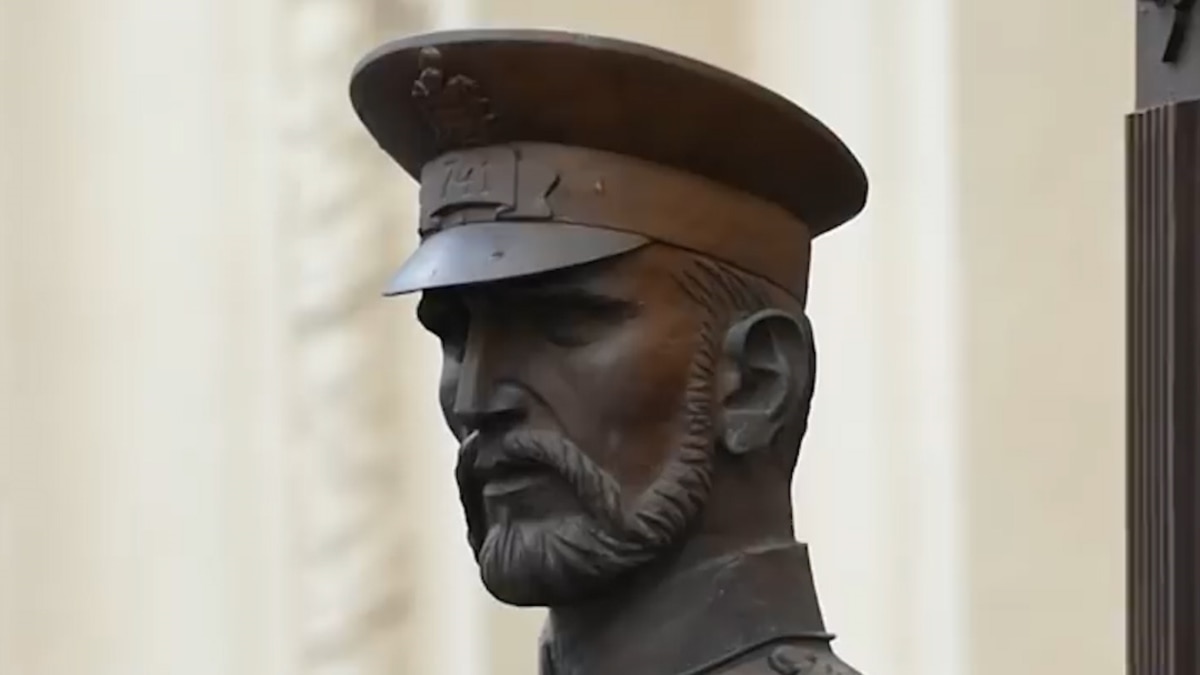 Slap! Belarus Statue A Magnet For Pranksters