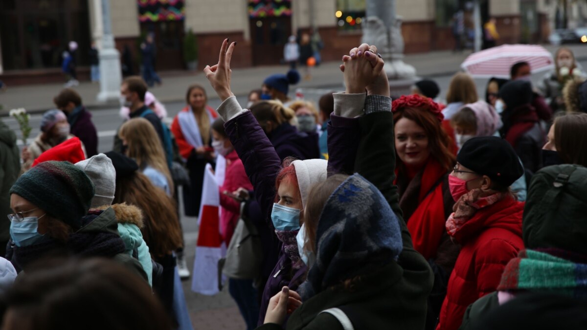 Hundreds Of Women March Against Lukashenka Despite Threats