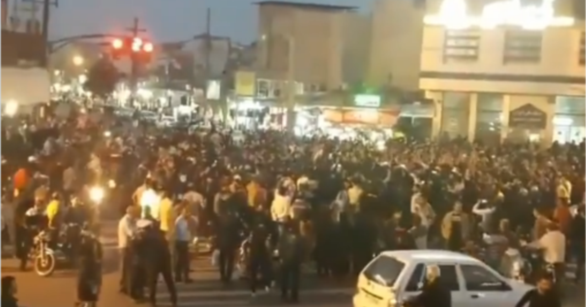 Tramp eýranly protestçileri goldaýandygyny aýtdy, ölenleriň we tussag ...