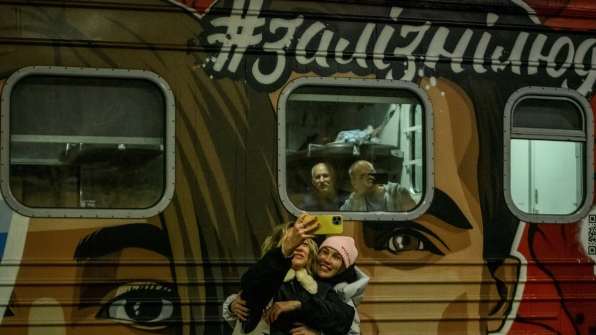 Ukraine Restores Train Service To Recaptured Southern City As Fierce ...