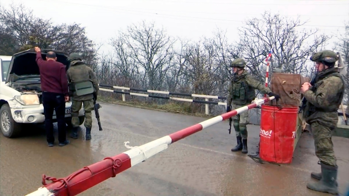 Russian Border Guards Set Up Road Checkpoints In Southern Armenia