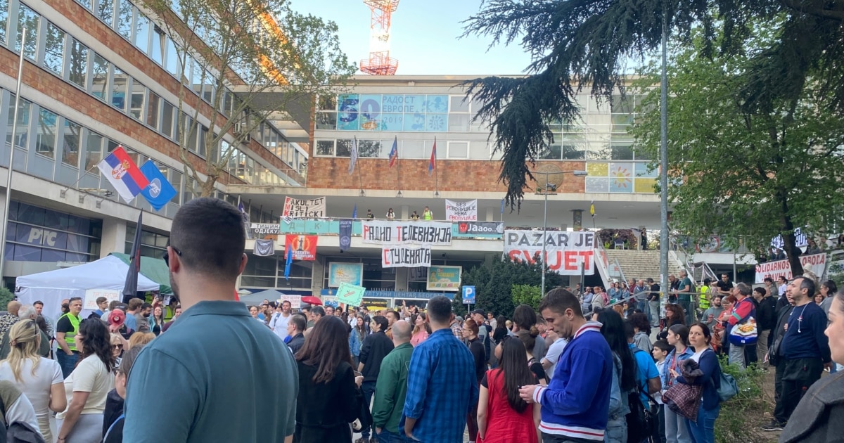 Studenti u blokadi potvrdili da ostaju ispred Radio-televizije Srbije u Beogradu do izbora novog ...