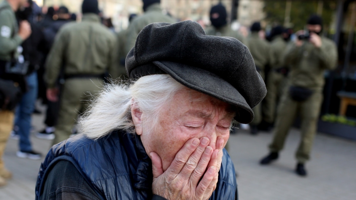 Belarusian Police Detain Hundreds Of Female Protesters In Minsk