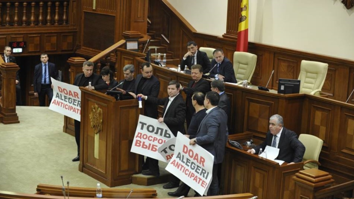 Fără megafoane, insulte și gesturi obscene la ședințe. Ce prevăd noile ...