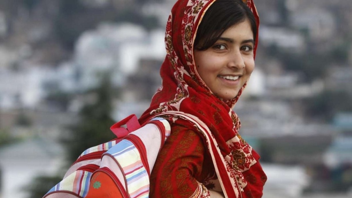 Shot Pakistani Schoolgirl Visited By Family In Britain