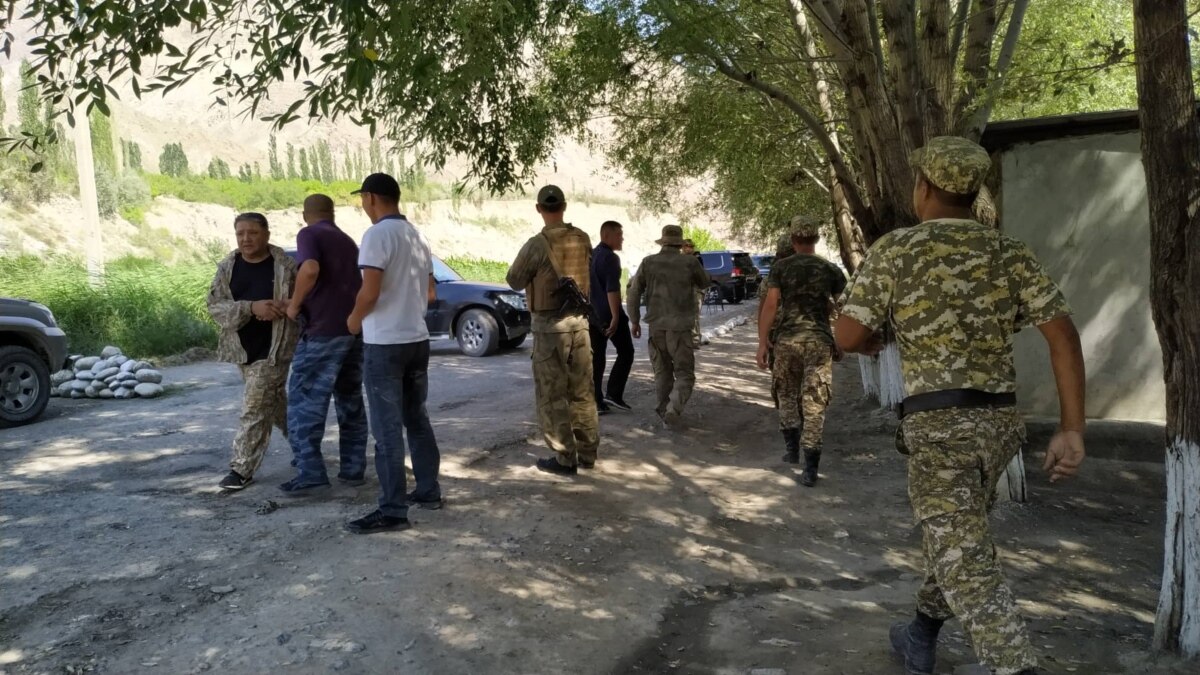 В ходе конфликта на кыргызско таджикской границе пострадали два человека