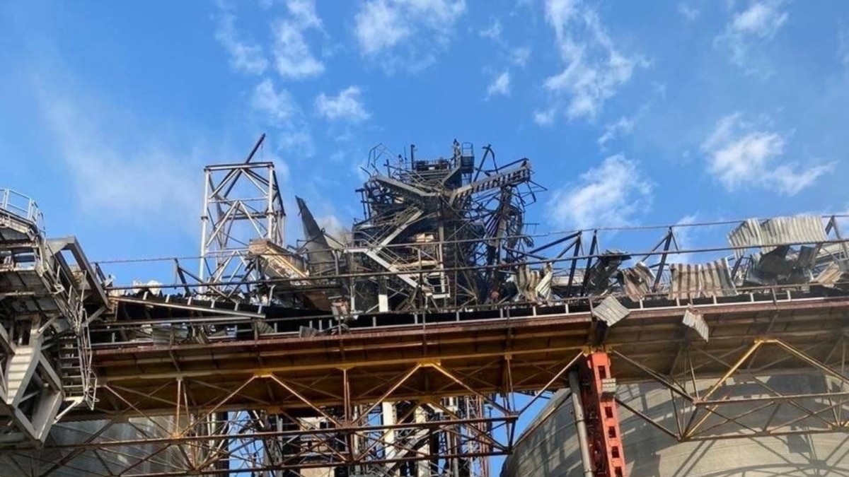 Sebit resmileri: Russiýa Odesa, Mykolaýewe hüjüm edip, 18 adamy ýaralady