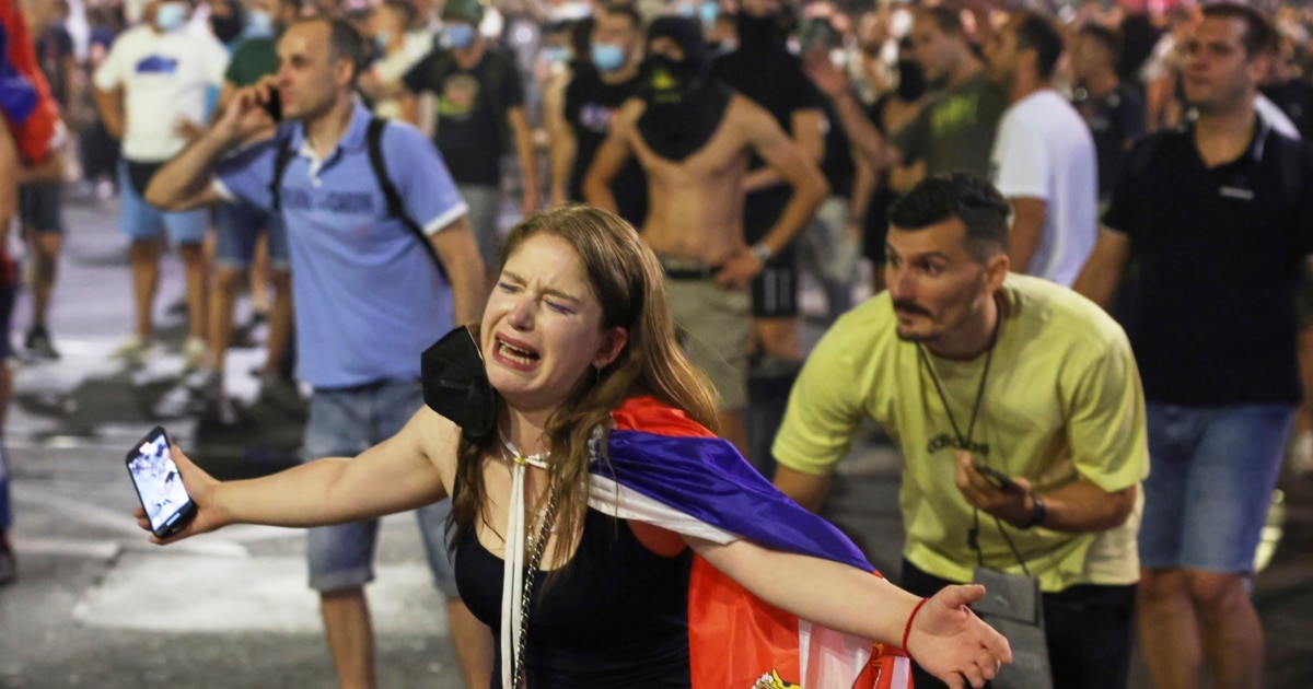 Violent Arrests As Protesters Blockade Belgrade, Other Serbian Cities