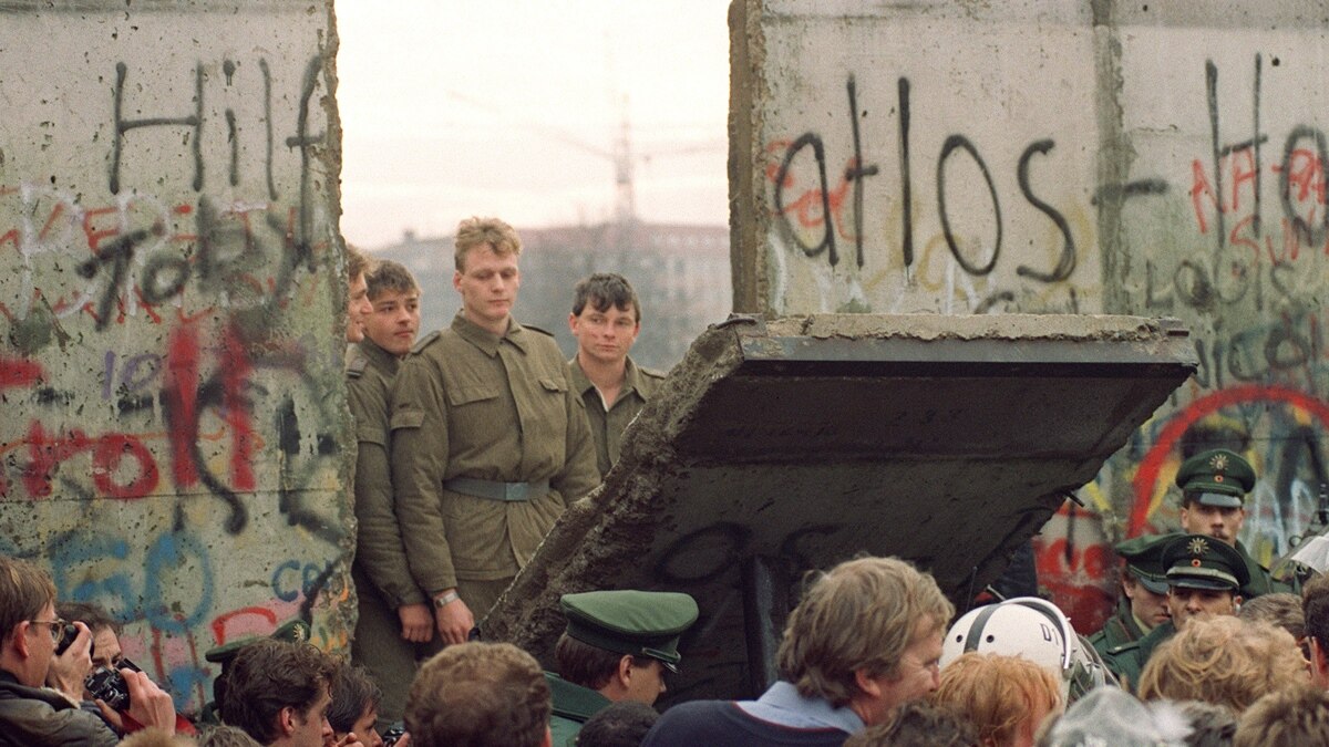 Germans Celebrating 20th Anniversary Of Reunification