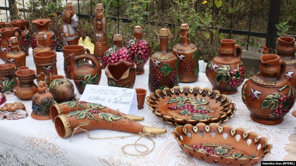 Tradizione artgianale moldava della ceramica e terra cotta - Arte ...