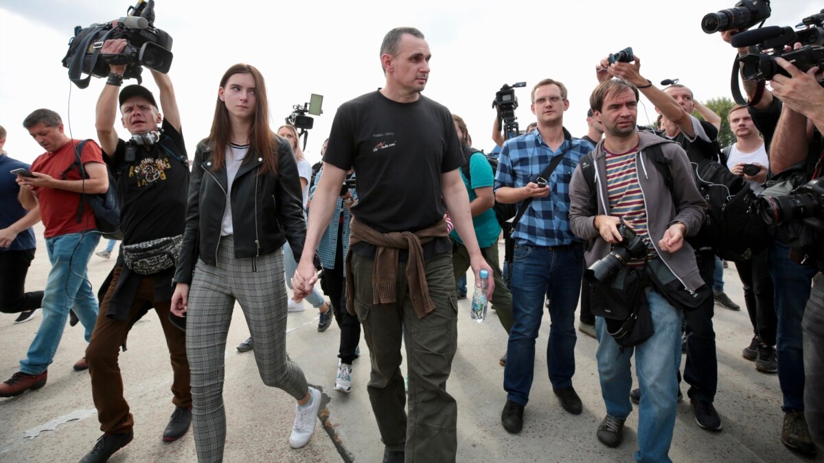 Jubilant Scenes As Ukraine, Russia Complete Prisoner Swap Jubilant Scenes As Ukraine, Russia Complete Prisoner Swap