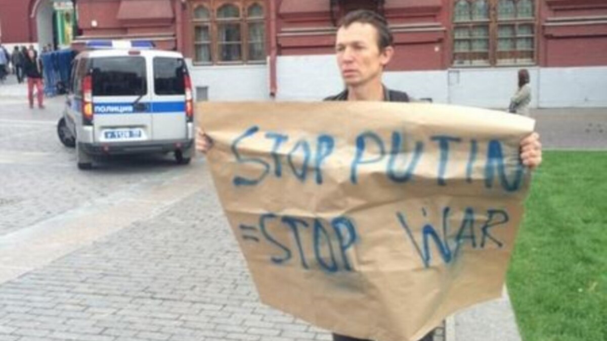 A Few Brave Russians Protest Invasion Of Southeast Ukraine