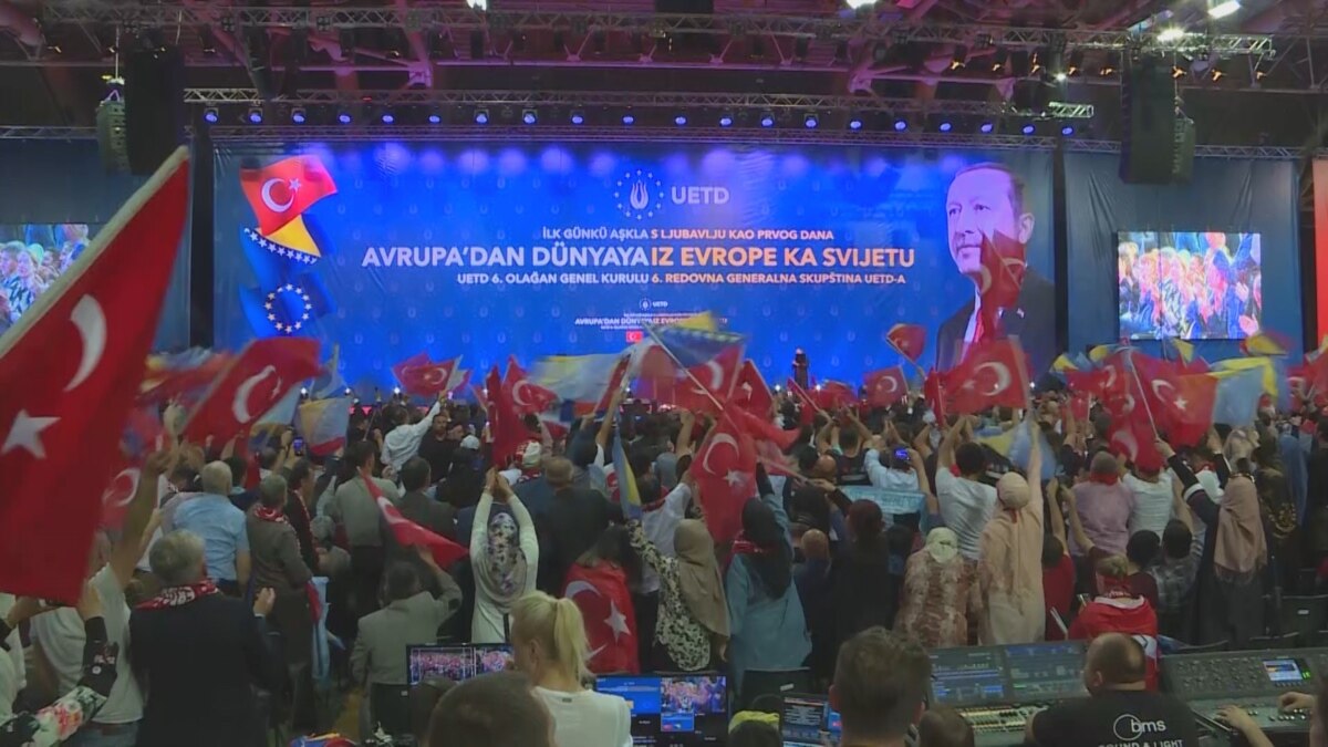 EU Turks Come To Sarajevo For Erdogan Rally