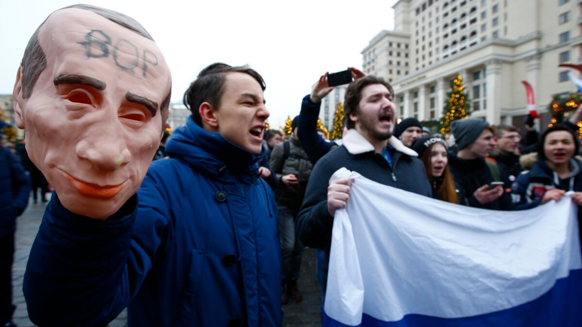 At Least 350 Detained At Election Boycott Rallies In Russia