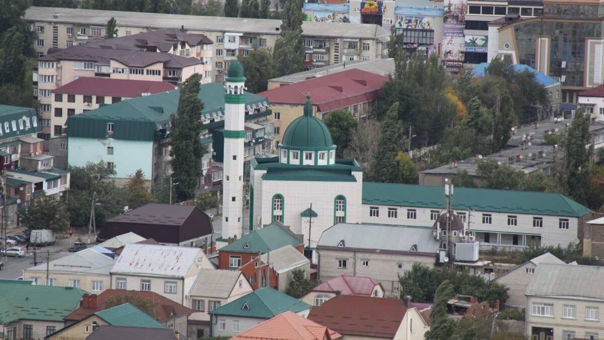 С минаретов нескольких мечетей в Махачкале транслировались военные песни