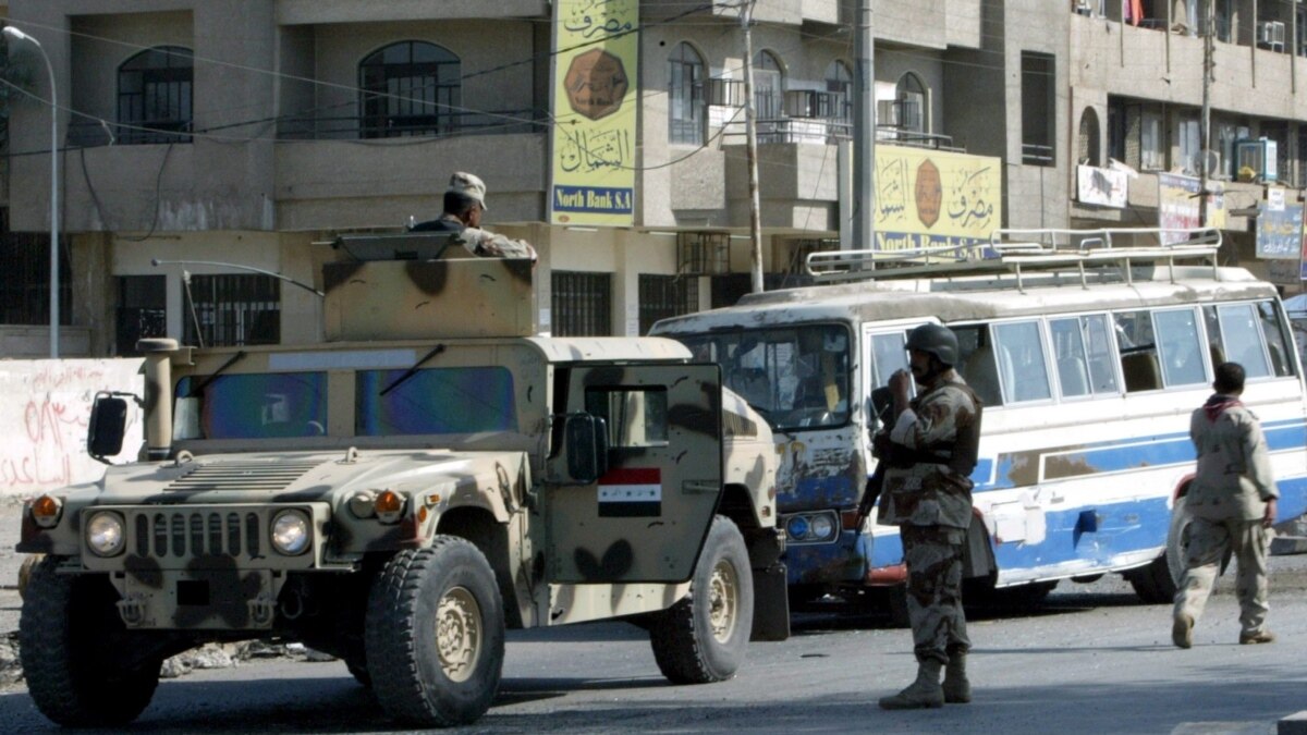 Iraqi Insurgents Kill 15 Iraqi Insurgents Kill 15